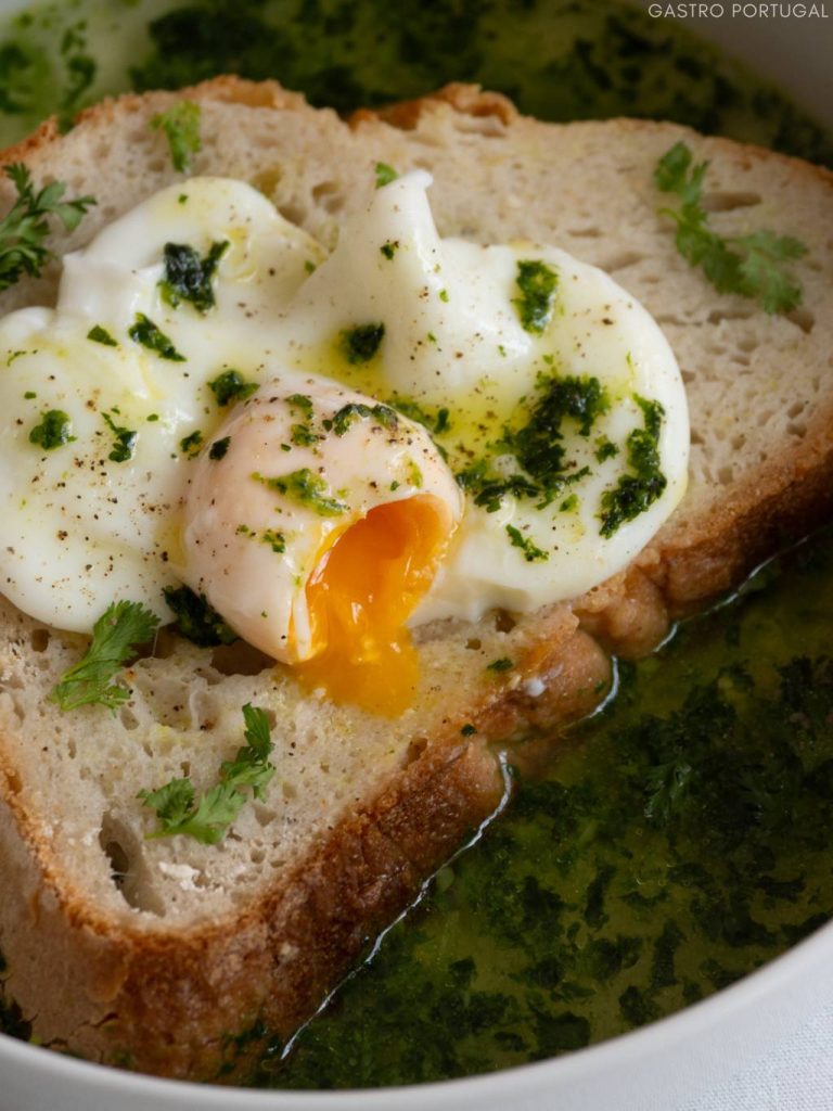 Portuguese Garlic and Bread Soup – Açorda à Alentejana